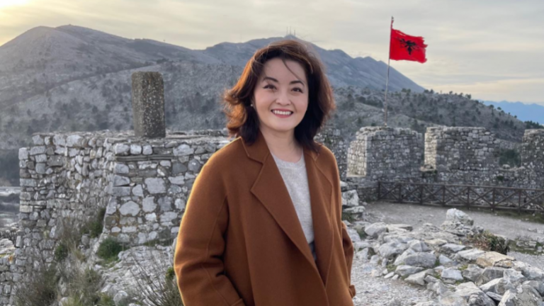 Ambasadorja Kim: Më pëlqejnë këngët dhe vallet shqiptare, më pëlqen të ...